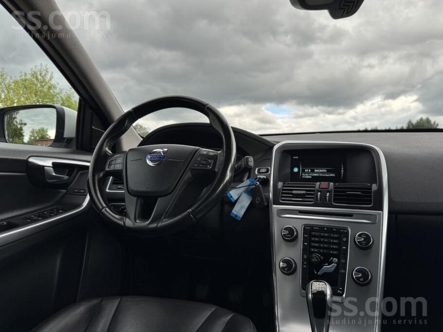 White Volvo XC60 2016 in Cesis, with an engine capacity of 2.00 L and mileage of 0 thousand km for 11900 €, photo 21 on AUTOMOTO.COM.LV