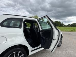 White Volvo XC60 2016 in Cesis, with an engine capacity of 2.00 L and mileage of 0 thousand km for 11900 €, photo 22 on AUTOMOTO.COM.LV