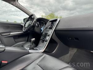 White Volvo XC60 2016 in Cesis, with an engine capacity of 2.00 L and mileage of 0 thousand km for 11900 €, photo 26 on AUTOMOTO.COM.LV