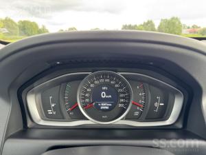 White Volvo XC60 2016 in Cesis, with an engine capacity of 2.00 L and mileage of 0 thousand km for 11900 €, photo 30 on AUTOMOTO.COM.LV