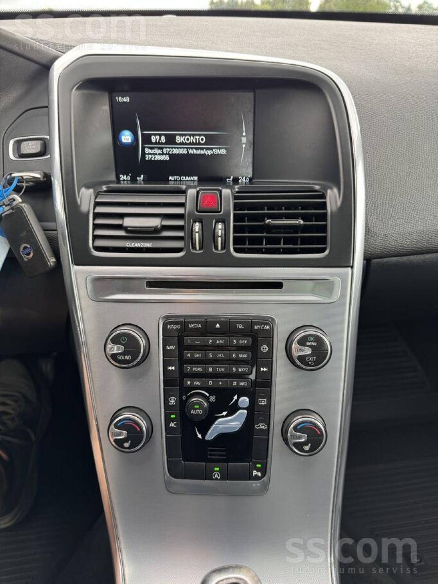 White Volvo XC60 2016 in Cesis, with an engine capacity of 2.00 L and mileage of 0 thousand km for 11900 €, photo 33 on AUTOMOTO.COM.LV