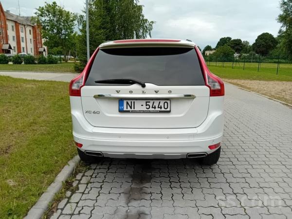 White Volvo XC60 2016 in Ventspils, with an engine capacity of 2.00 L and mileage of 225 thousand km for 12300 €, photo 3 on AUTOMOTO.COM.LV