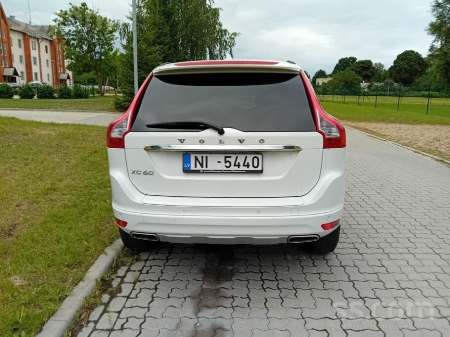 White Volvo XC60 2016 in Ventspils, with an engine capacity of 2.00 L and mileage of 225 thousand km for 12300 €, photo 4 on AUTOMOTO.COM.LV