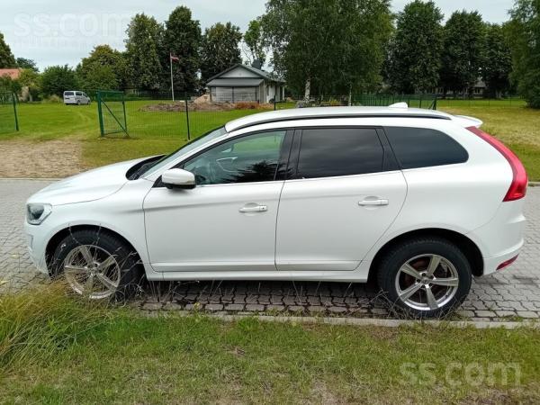 White Volvo XC60 2016 in Ventspils, with an engine capacity of 2.00 L and mileage of 225 thousand km for 12300 €, photo 4 on AUTOMOTO.COM.LV