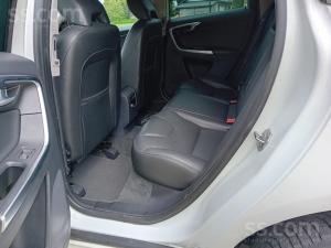 White Volvo XC60 2016 in Ventspils, with an engine capacity of 2.00 L and mileage of 225 thousand km for 12300 €, photo 11 on AUTOMOTO.COM.LV