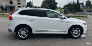 White Volvo XC60 2016 in Kretinga, with an engine capacity of 2.00 L and mileage of 314 thousand km for 9950 €, photo 9 on AUTOMOTO.COM.LV