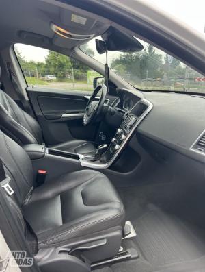 White Volvo XC60 2016 in Kretinga, with an engine capacity of 2.00 L and mileage of 314 thousand km for 9950 €, photo 17 on AUTOMOTO.COM.LV