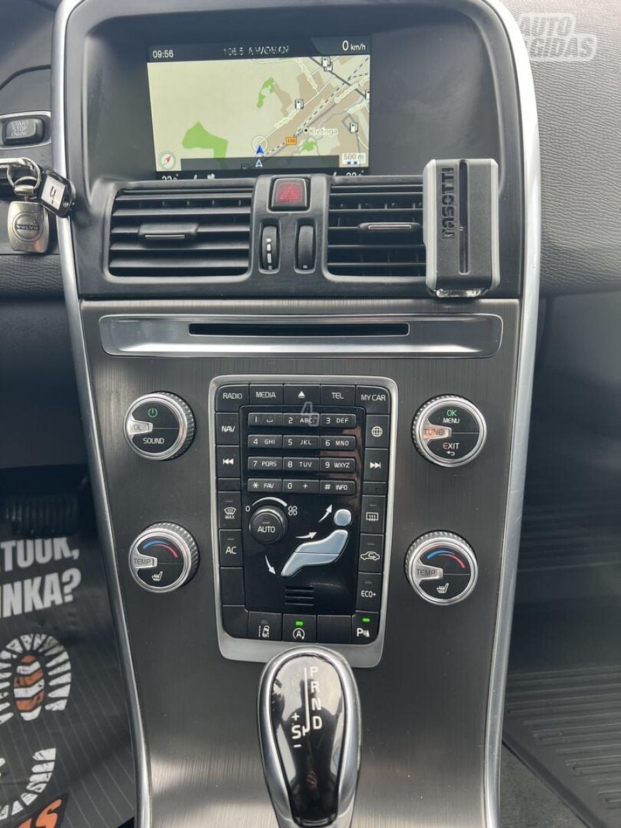 White Volvo XC60 2016 in Kretinga, with an engine capacity of 2.00 L and mileage of 314 thousand km for 9950 €, photo 24 on AUTOMOTO.COM.LV