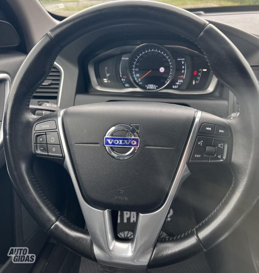 White Volvo XC60 2016 in Kretinga, with an engine capacity of 2.00 L and mileage of 314 thousand km for 9950 €, photo 25 on AUTOMOTO.COM.LV