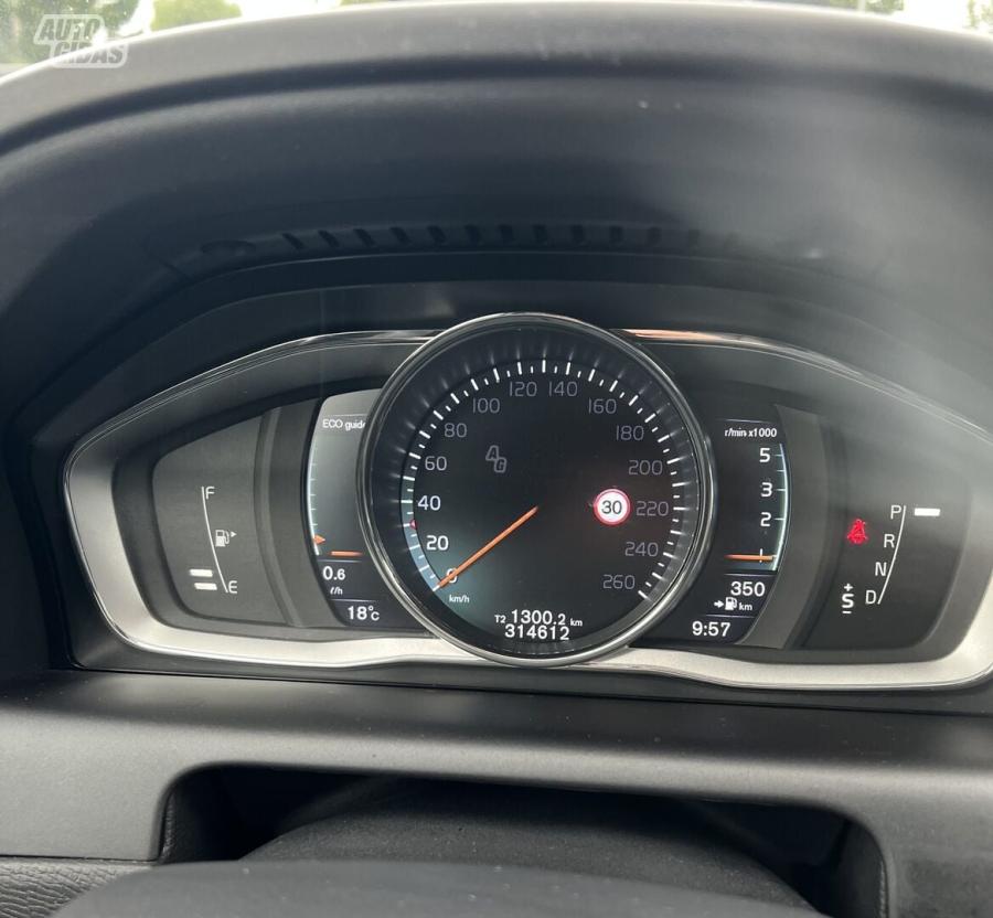White Volvo XC60 2016 in Kretinga, with an engine capacity of 2.00 L and mileage of 314 thousand km for 9950 €, photo 28 on AUTOMOTO.COM.LV