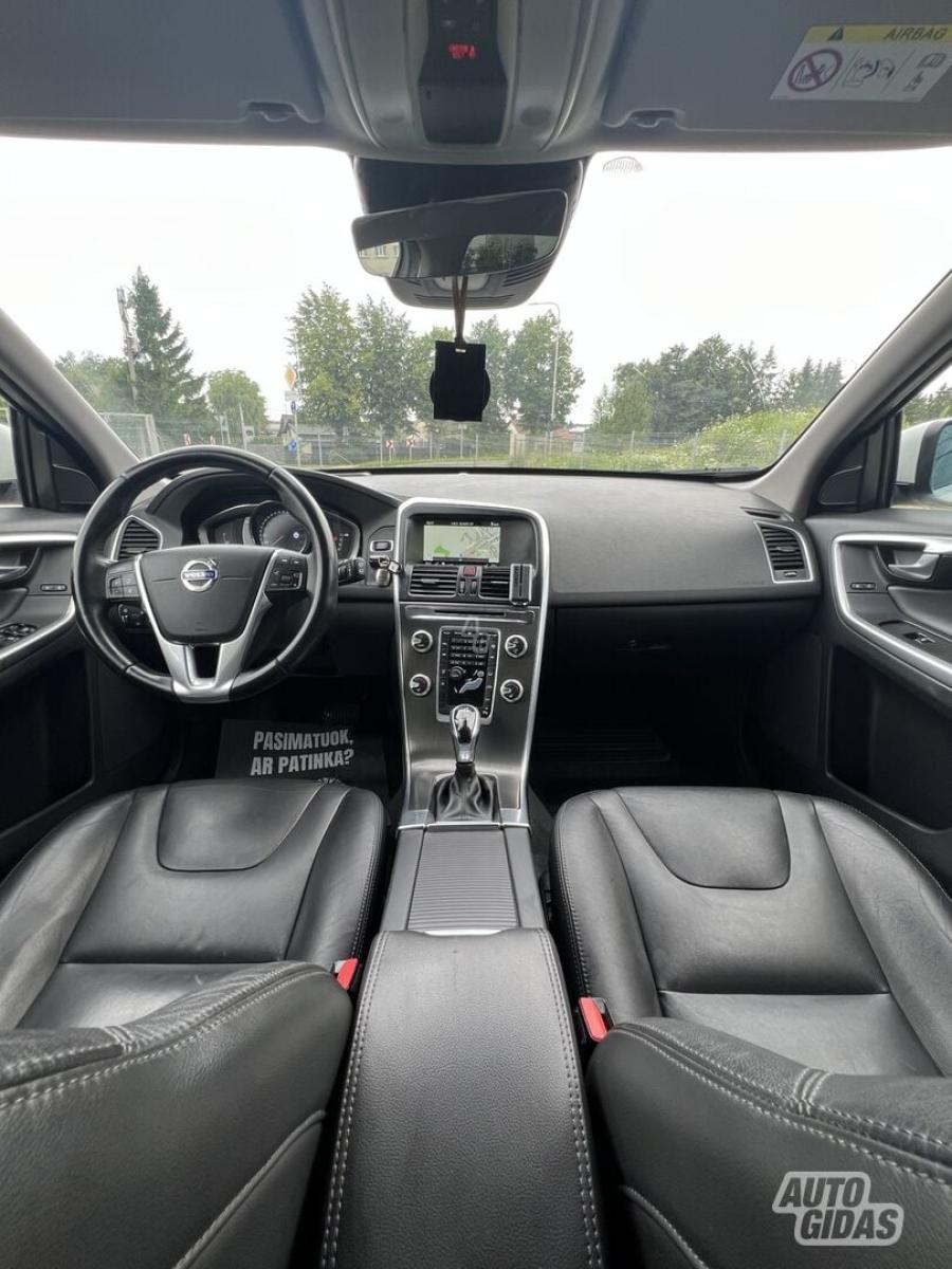 White Volvo XC60 2016 in Kretinga, with an engine capacity of 2.00 L and mileage of 314 thousand km for 9950 €, photo 29 on AUTOMOTO.COM.LV