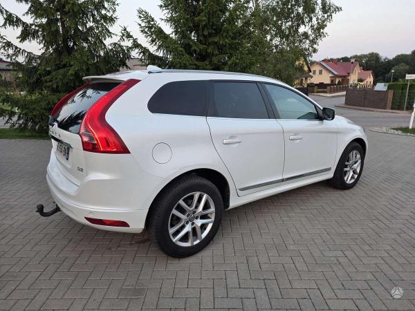 White Volvo XC60 2016 in Taurage, with an engine capacity of 1.97 L and mileage of 301 thousand km for 9600 €, photo 5 on AUTOMOTO.COM.LV