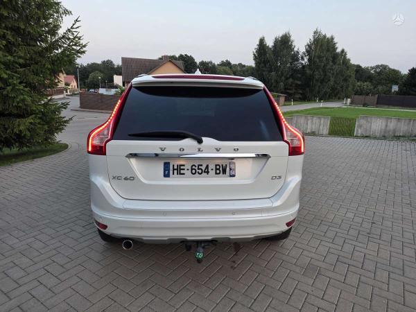 White Volvo XC60 2016 in Taurage, with an engine capacity of 1.97 L and mileage of 301 thousand km for 9600 €, photo 6 on AUTOMOTO.COM.LV