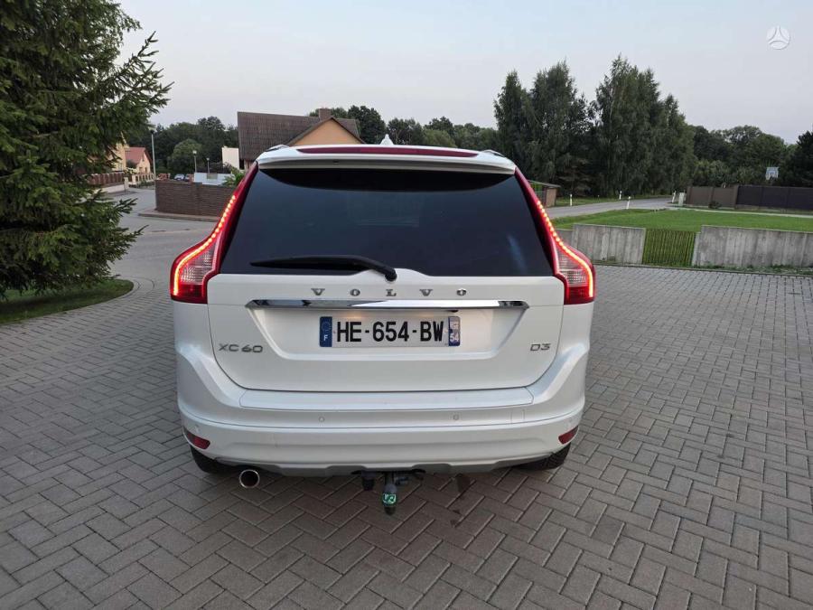 White Volvo XC60 2016 in Taurage, with an engine capacity of 1.97 L and mileage of 301 thousand km for 9600 €, photo 7 on AUTOMOTO.COM.LV