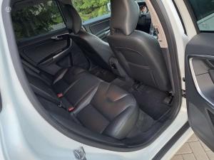 White Volvo XC60 2016 in Taurage, with an engine capacity of 1.97 L and mileage of 301 thousand km for 9600 €, photo 9 on AUTOMOTO.COM.LV
