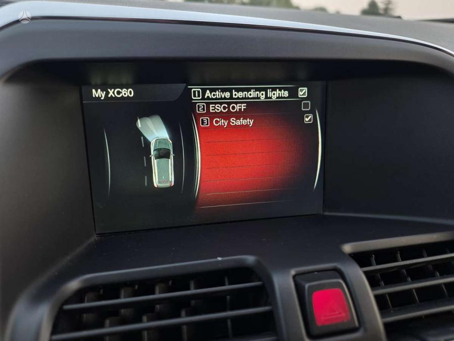 White Volvo XC60 2016 in Taurage, with an engine capacity of 1.97 L and mileage of 301 thousand km for 9600 €, photo 12 on AUTOMOTO.COM.LV