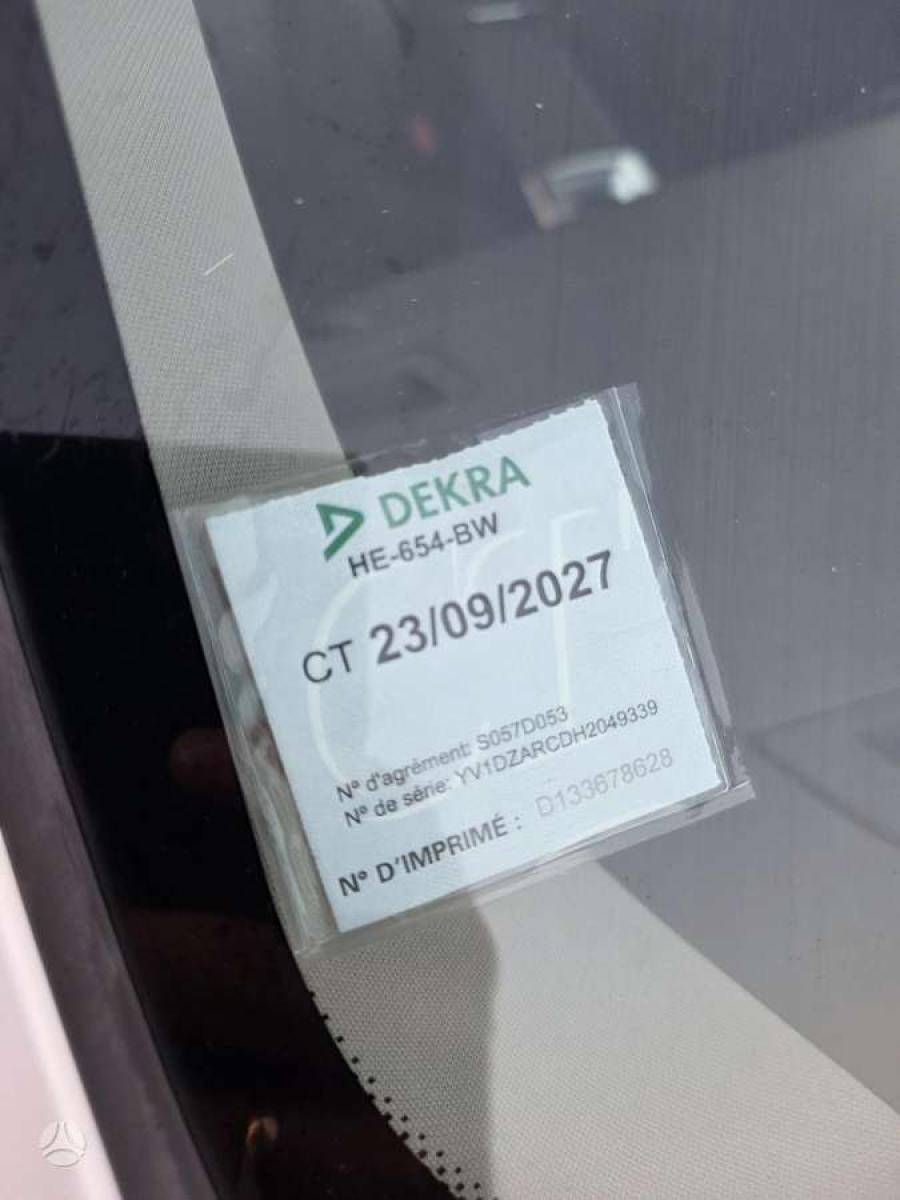 White Volvo XC60 2016 in Taurage, with an engine capacity of 1.97 L and mileage of 301 thousand km for 9600 €, photo 19 on AUTOMOTO.COM.LV