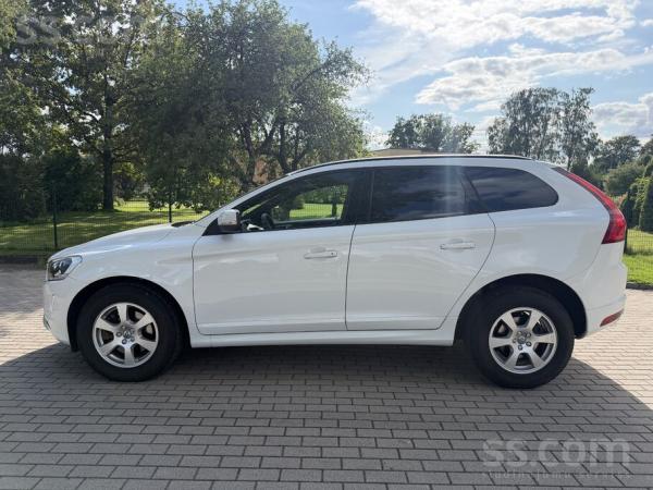 White Volvo XC60 2016 in Ogre, with an engine capacity of 2.40 L and mileage of 279 thousand km for 13150 €, photo 1 on AUTOMOTO.COM.LV