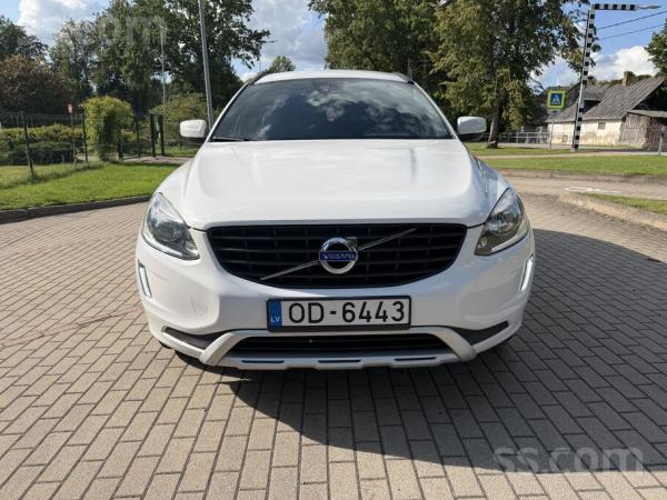 White Volvo XC60 2016 in Ogre, with an engine capacity of 2.40 L and mileage of 279 thousand km for 13150 €, photo 3 on AUTOMOTO.COM.LV