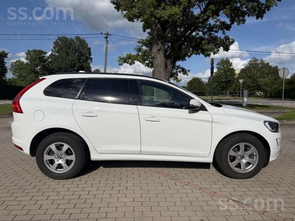 White Volvo XC60 2016 in Ogre, with an engine capacity of 2.40 L and mileage of 279 thousand km for 13150 €, photo 5 on AUTOMOTO.COM.LV