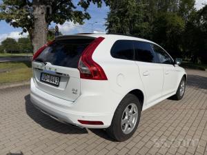 White Volvo XC60 2016 in Ogre, with an engine capacity of 2.40 L and mileage of 279 thousand km for 13150 €, photo 7 on AUTOMOTO.COM.LV
