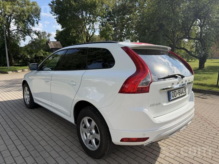 White Volvo XC60 2016 in Ogre, with an engine capacity of 2.40 L and mileage of 279 thousand km for 13150 €, photo 9 on AUTOMOTO.COM.LV