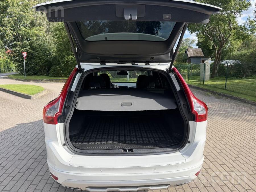 White Volvo XC60 2016 in Ogre, with an engine capacity of 2.40 L and mileage of 279 thousand km for 13150 €, photo 12 on AUTOMOTO.COM.LV