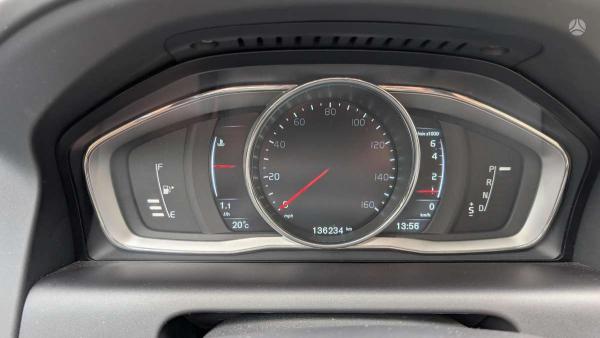 White Volvo XC60 2016 in Vilnius, with an engine capacity of 1.97 L and mileage of 136 thousand km for 10000 €, photo 7 on AUTOMOTO.COM.LV