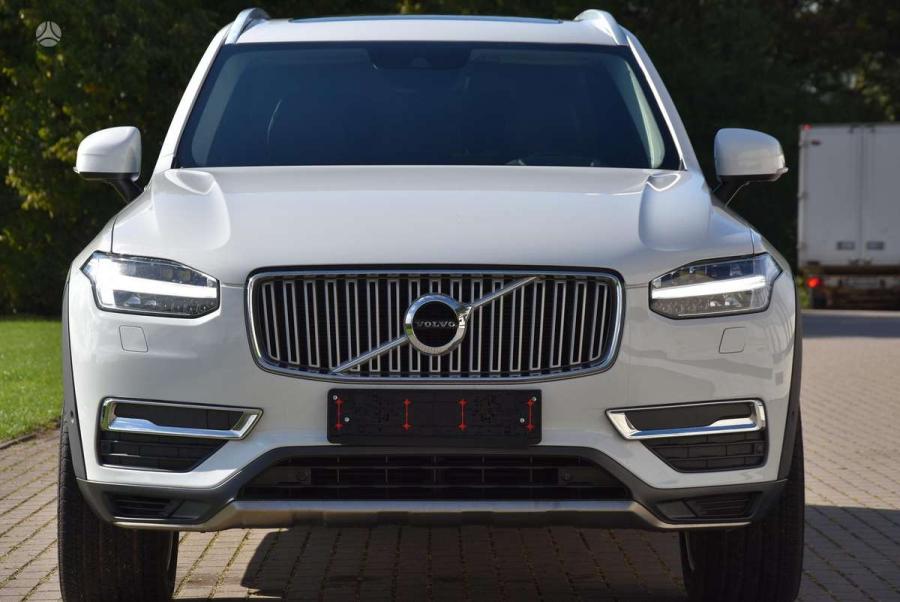 White Volvo XC60 2016 in Vilnius, with an engine capacity of 1.97 L and mileage of 208 thousand km for 18700 €, photo 1 on AUTOMOTO.COM.LV