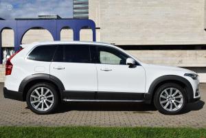 White Volvo XC60 2016 in Vilnius, with an engine capacity of 1.97 L and mileage of 208 thousand km for 18700 €, photo 9 on AUTOMOTO.COM.LV