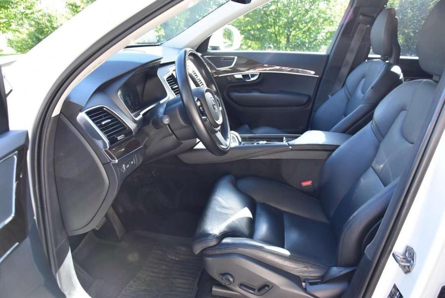 White Volvo XC60 2016 in Vilnius, with an engine capacity of 1.97 L and mileage of 208 thousand km for 18700 €, photo 13 on AUTOMOTO.COM.LV