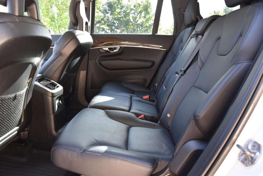 White Volvo XC60 2016 in Vilnius, with an engine capacity of 1.97 L and mileage of 208 thousand km for 18700 €, photo 16 on AUTOMOTO.COM.LV