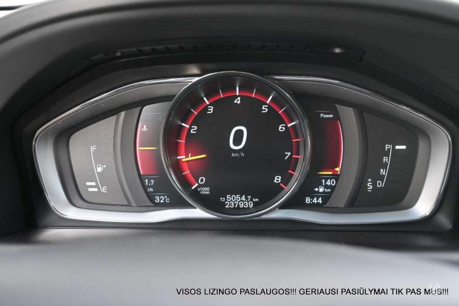 White Volvo XC60 2016 in Kretinga, with an engine capacity of 1.97 L and mileage of 238 thousand km for 13699 €, photo 34 on AUTOMOTO.COM.LV