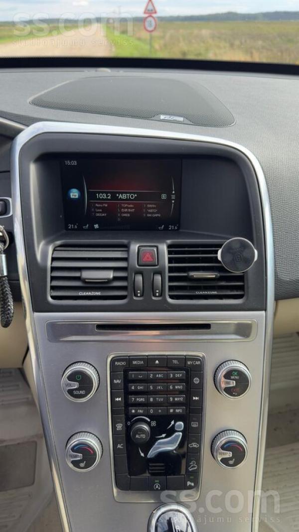 Balts Volvo XC60 2016 Rīga, ar dzinēja tilpumu 2.40 L un nobraukumu 243 tūkst. km par 16000 €, foto 10 vietnē AUTOMOTO.COM.LV