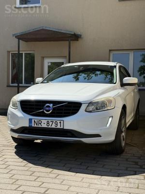 White Volvo XC60 2016 in Riga, with an engine capacity of 2.40 L and mileage of 0 thousand km for 12800 €, photo 3 on AUTOMOTO.COM.LV