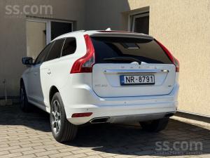 White Volvo XC60 2016 in Riga, with an engine capacity of 2.40 L and mileage of 0 thousand km for 12800 €, photo 4 on AUTOMOTO.COM.LV