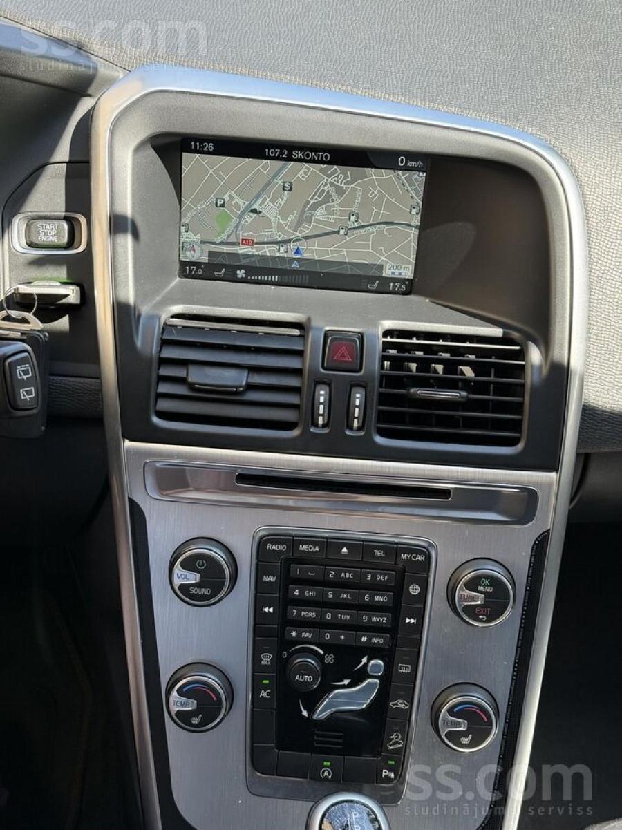 White Volvo XC60 2016 in Riga, with an engine capacity of 2.40 L and mileage of 0 thousand km for 12800 €, photo 6 on AUTOMOTO.COM.LV