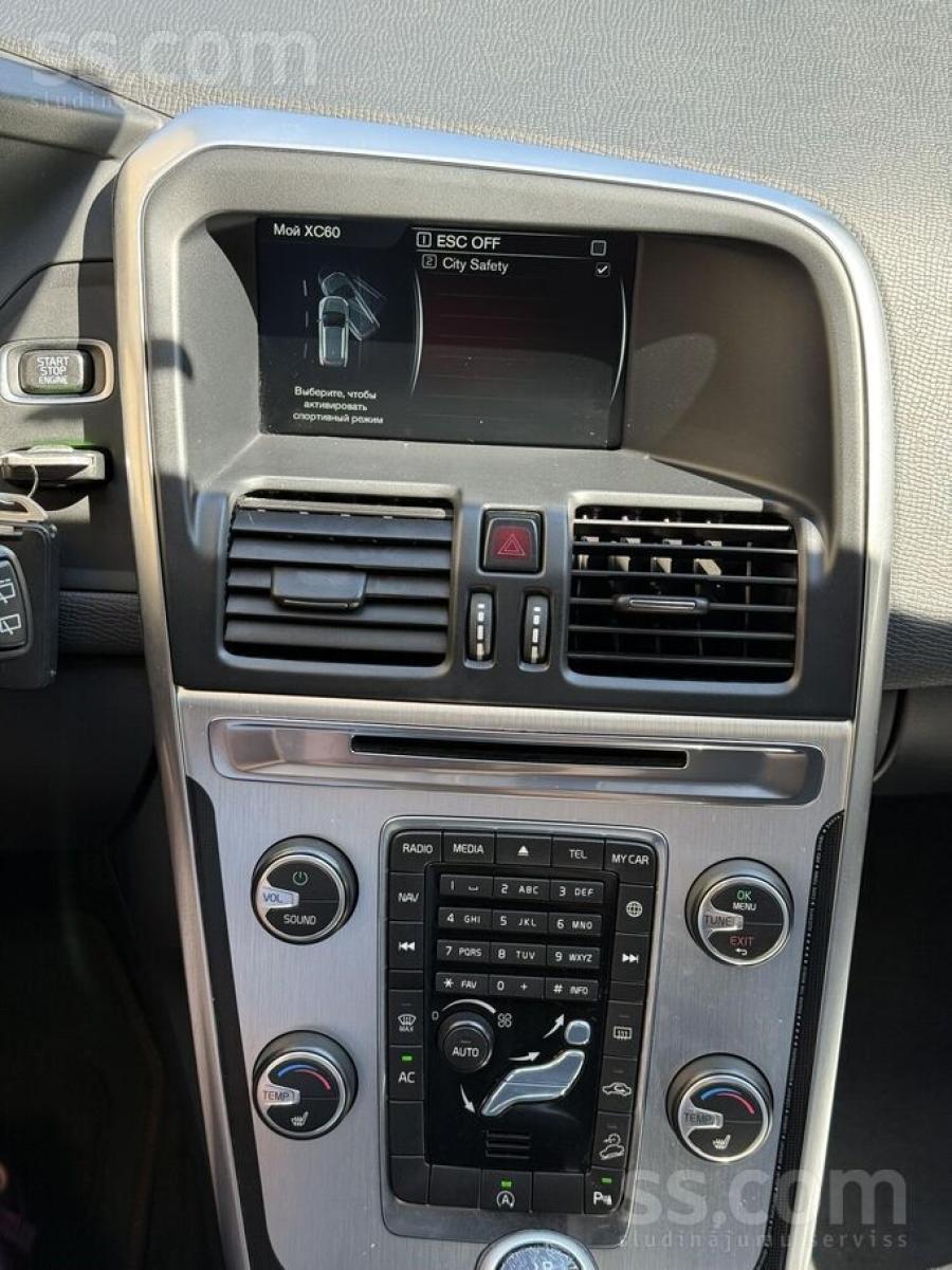 White Volvo XC60 2016 in Riga, with an engine capacity of 2.40 L and mileage of 0 thousand km for 12800 €, photo 8 on AUTOMOTO.COM.LV