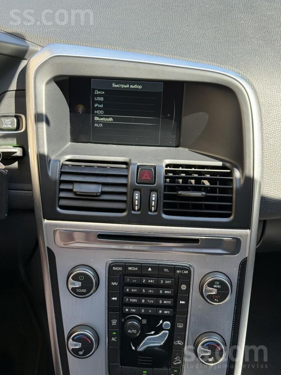 White Volvo XC60 2016 in Riga, with an engine capacity of 2.40 L and mileage of 0 thousand km for 12800 €, photo 9 on AUTOMOTO.COM.LV