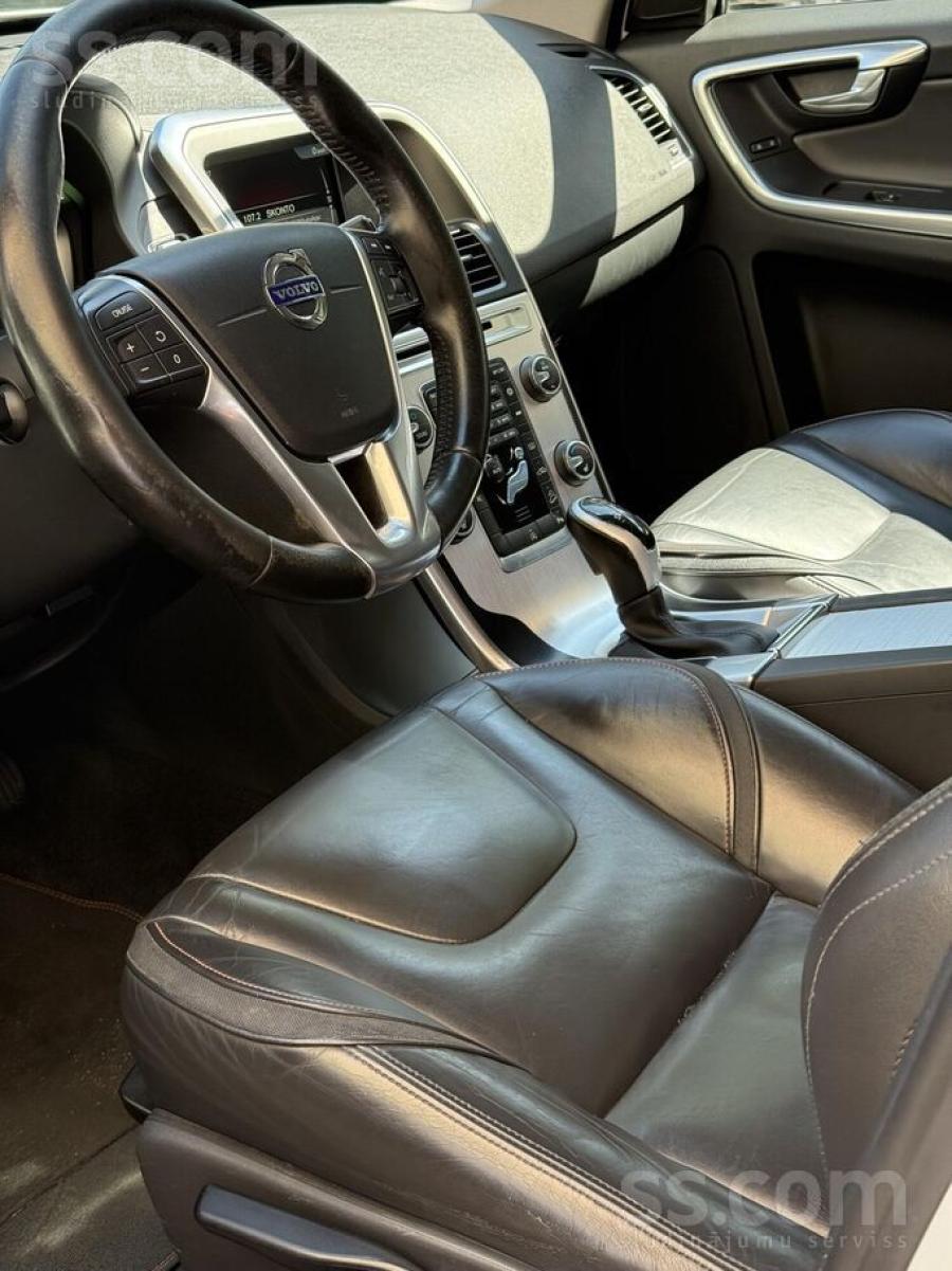 White Volvo XC60 2016 in Riga, with an engine capacity of 2.40 L and mileage of 0 thousand km for 12800 €, photo 11 on AUTOMOTO.COM.LV