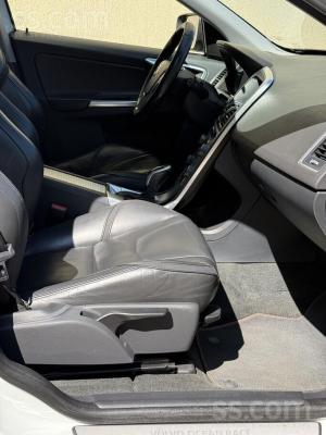 White Volvo XC60 2016 in Riga, with an engine capacity of 2.40 L and mileage of 0 thousand km for 12800 €, photo 12 on AUTOMOTO.COM.LV