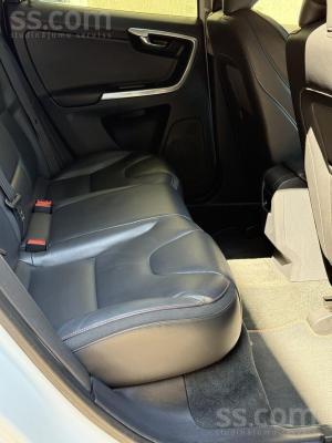 White Volvo XC60 2016 in Riga, with an engine capacity of 2.40 L and mileage of 0 thousand km for 12800 €, photo 13 on AUTOMOTO.COM.LV