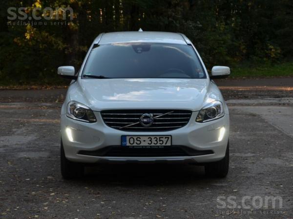 White Volvo XC60 2016 in Riga, with an engine capacity of 2.40 L and mileage of 191 thousand km for 14490 €, photo 4 on AUTOMOTO.COM.LV