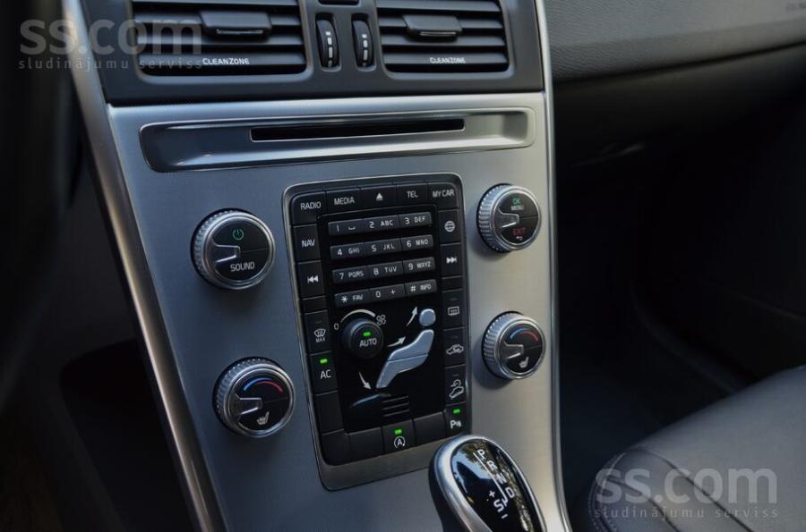 Balts Volvo XC60 2016 Rīga, ar dzinēja tilpumu 2.40 L un nobraukumu 191 tūkst. km par 14490 €, foto 19 vietnē AUTOMOTO.COM.LV