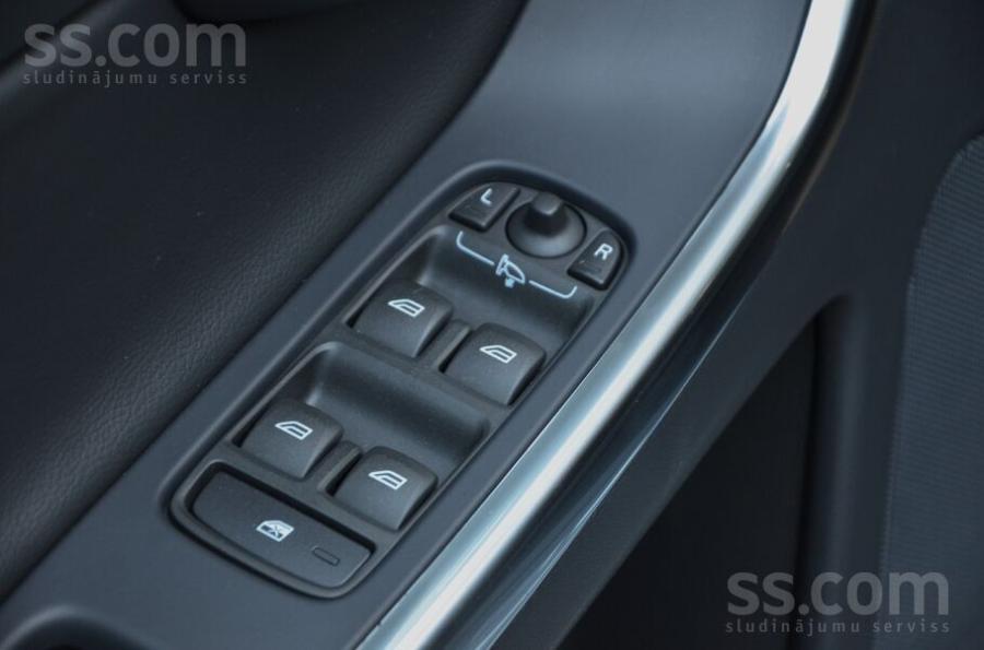 Balts Volvo XC60 2016 Rīga, ar dzinēja tilpumu 2.40 L un nobraukumu 191 tūkst. km par 14490 €, foto 28 vietnē AUTOMOTO.COM.LV
