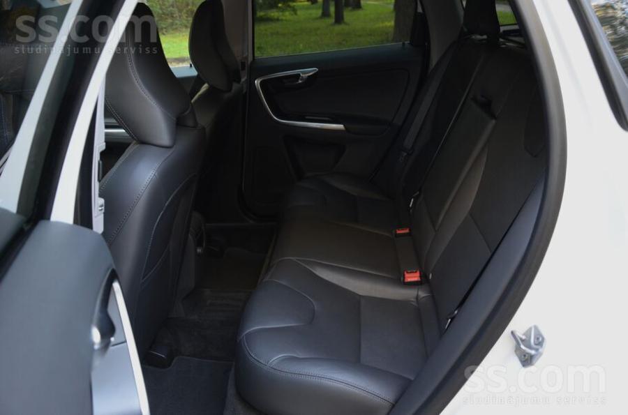 Balts Volvo XC60 2016 Rīga, ar dzinēja tilpumu 2.40 L un nobraukumu 191 tūkst. km par 14490 €, foto 33 vietnē AUTOMOTO.COM.LV