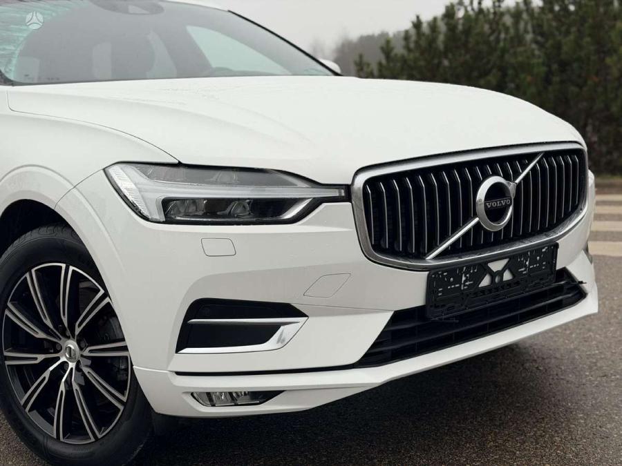 White Volvo XC60 2017 in Utena, with an engine capacity of 1.97 L and mileage of 214 thousand km for 19950 €, photo 4 on AUTOMOTO.COM.LV