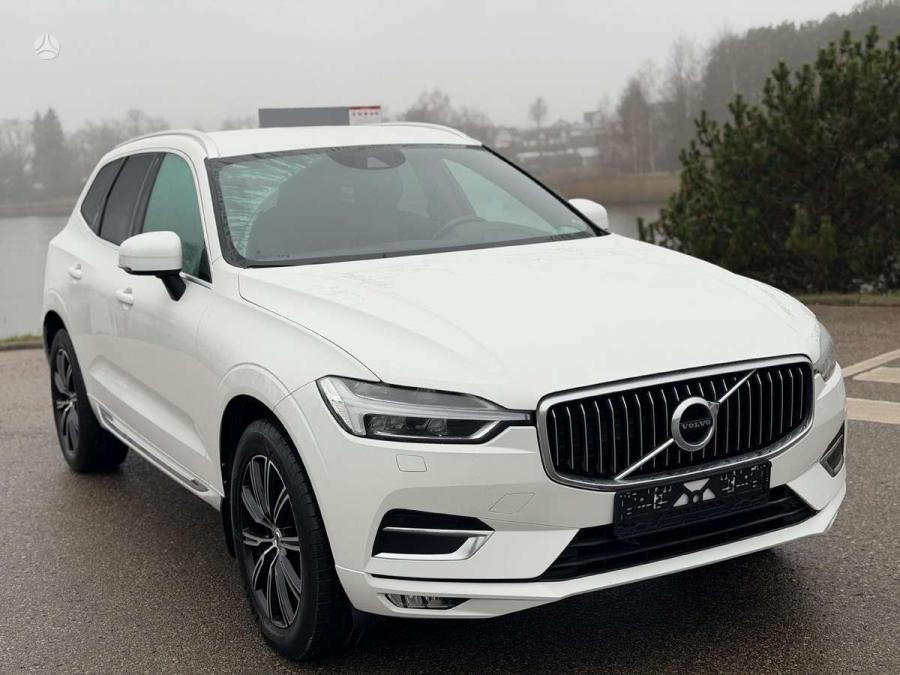 White Volvo XC60 2017 in Utena, with an engine capacity of 1.97 L and mileage of 214 thousand km for 19950 €, photo 4 on AUTOMOTO.COM.LV