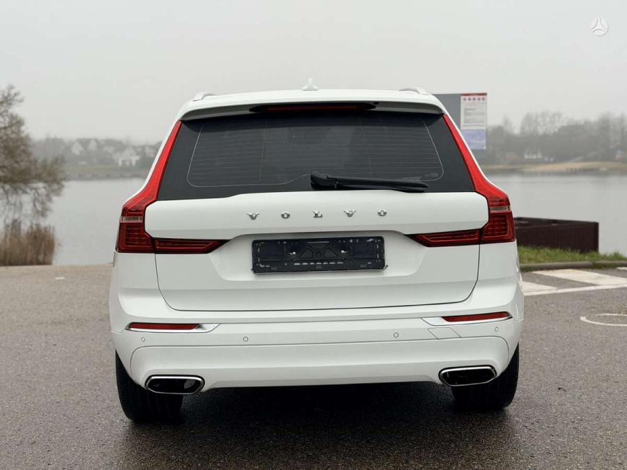 White Volvo XC60 2017 in Utena, with an engine capacity of 1.97 L and mileage of 214 thousand km for 19950 €, photo 10 on AUTOMOTO.COM.LV