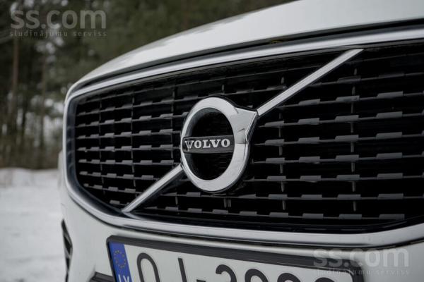 White Volvo XC60 2017 in Liepaja, with an engine capacity of 2.00 L and mileage of 243 thousand km for 19800 €, photo 8 on AUTOMOTO.COM.LV